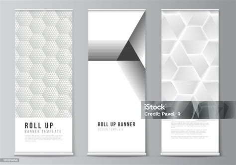 롤업 배너 스탠드 수직 전단지 플래그 디자인 비즈니스 템플릿의 벡터 그림 레이아웃 추상 기하학적 삼각형 디자인 배경은 서로 다른