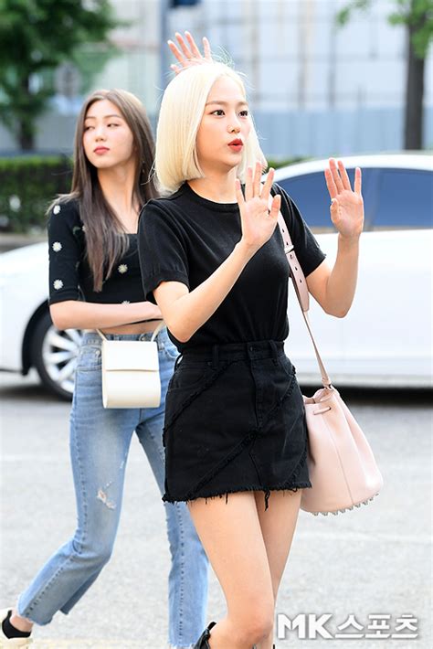 장예은 권은빈 `반갑습니다` Mk포토 Mk스포츠