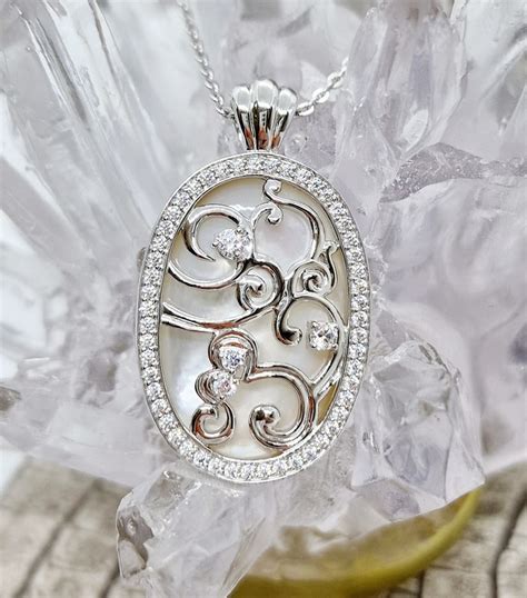 Diamond House Тана чулуун артай үүлэн хээ дүрсэлсэн Facebook