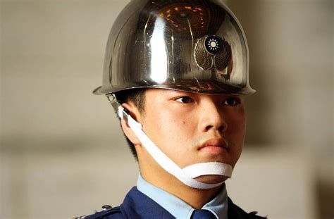 不吹不黑，台湾旅游看到的陆军仪队vs解放军仪仗队，谁更有精气神