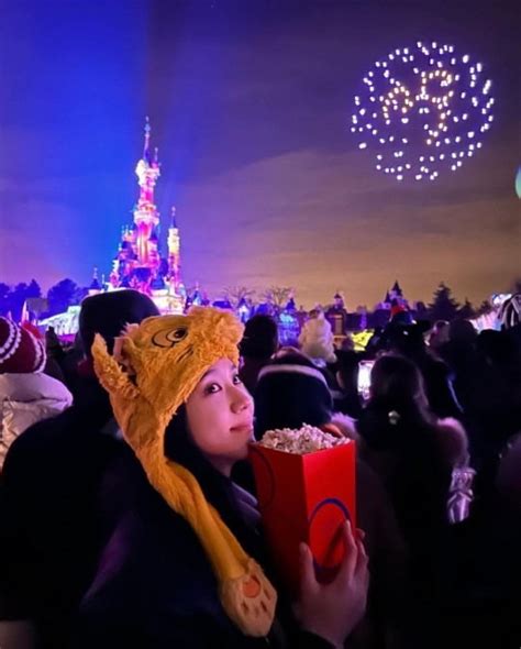 블랙핑크 지수 귀요美 매력 한 스푼…파리서 전한 근황 텐아시아