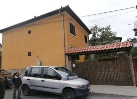 Сложиха на тезгяха огромна къща в Белоградчик снимки