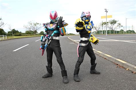『仮面ライダーギーツ×リバイス Movieバトルロワイヤル』新カット2点が公開！さらに第2弾入場者プレゼントの配布が決定 Movieandtv