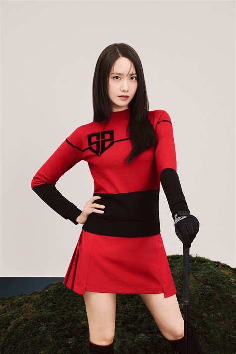 임윤아 강렬한 레드컬러 필드룩으로 가을 필드룩 완성 Mhn스포츠