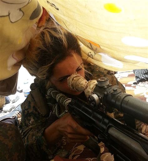 Joanna Palani Sniper Cantik Yang Sudah Bunuh 100 Anggota Isis