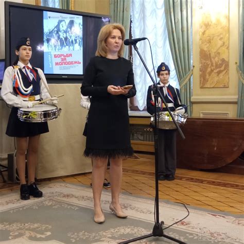 Выставка «Борьба за молодёжь — Журнал КОЛЛЕКЦИЯ