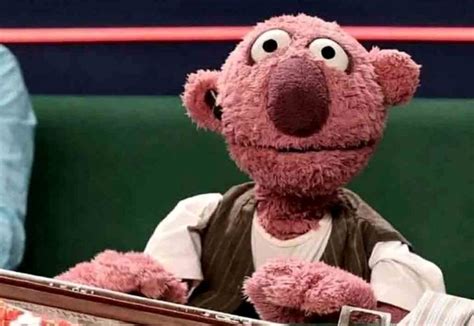 فیلم چشم چرانی جناب خان با دختران تماشاچی در آنتن صدا و سیما