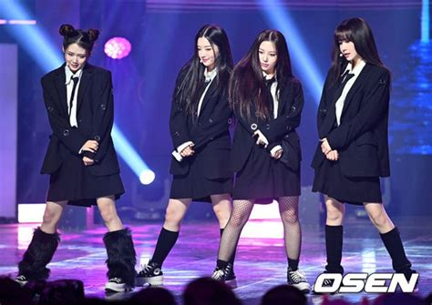 워터밤 가서 첫 노출의상을 입었다는 유교 걸그룹 인스티즈 Instiz 이슈 카테고리