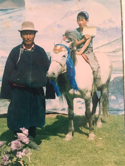 ОЧИРВААНИЙ ХҮЛЭГ МСУХолбоо Нямбазар Очиржанцан