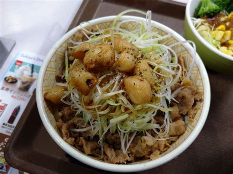にんにく白髪ねぎ牛丼。すき家 チェーン店で晩ごはん。
