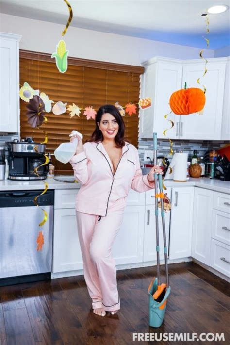 Sarah Arabic Wallpics Net Wallpapers Photos Pictures Backgrounds