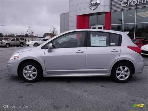 2010 Brilliant Silver Metallic Nissan Versa 1 8 Sl Hatchback 22207707