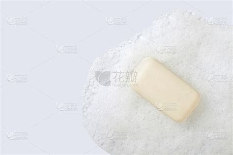 肥皂和一块肥皂