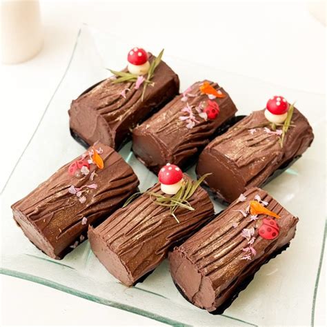 Christmas Mini Log Cakes 6 Pcs Creme Maison Bakery