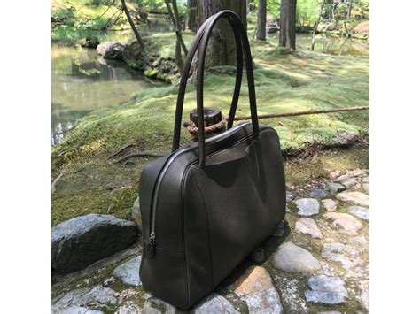 Amna Al Owais Adlı Kullanıcının Leather Goods Panosundaki Pin