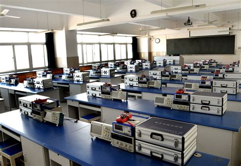 电子技术基础实验室 长江大学电子信息学院实验示范中心
