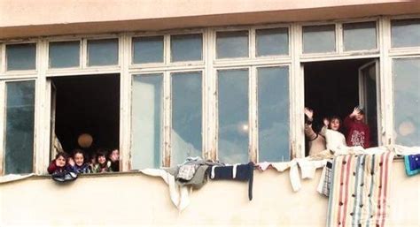 СТРАШНА ИЗМАМА Лъжат бежанци в Гърция че България е Рай Обещават им жилище и по 500 евро на