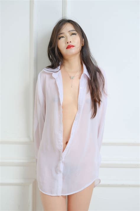 Nude Photo Set Of Chinese Model Xiao Ze