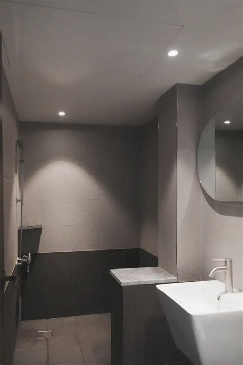 깨끗하고 모던한 분위기가 나는 호텔 화장실 인테리어 사진