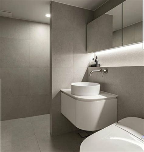 욕실에 있는 Gaeun Park님의 핀 2024 작은 화장실 디자인 화장실 장식 미니멀리스트 욕실 디자인