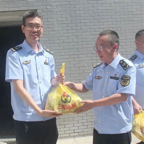 暖心在一线丨温岭市市场监管局开展“暖心慰问送清凉”活动江卫工作高温