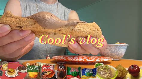 Eng 프리랜서 작가 먹방 브이로그 치키차카초코 찰깨크림빵 떼헤브 키릴 초당옥수수디저트 동결건조젤리 유바리멜론 컨트리맘 먹는 일상 Cool Vlog Youtube