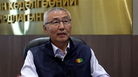 Замын хөдөлгөөний удирдлагын төвөөс тээврийн хэрэгслийн бүртгэл улсын дугаарыг олгож байна