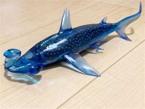 Amazon co jp シーモンスターズ Co ビッグ アカシュモクザメ フィギュア デアゴスティーニ 海の生き物 ブックレット付き