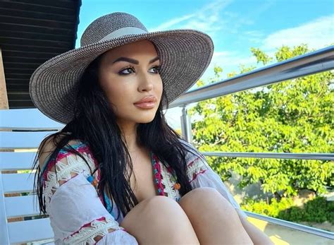 Ula E Pametno Aleksandra Mladenovi Kupuje Ku U Na Zvezdari Nadlanu Com