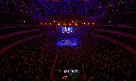 Sisters Annie Lennox And Friends In Pictures Royal Albert Hall