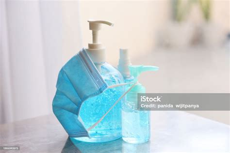 페이스 마스크 및 제품 깨끗한 소독제 킬 바이러스 박테리아 세균 손 소독제 병 젤 알코올 젤과 항균 비누 소독화 코로나바이러스