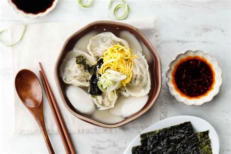 40 Tteokguk Foto Stok Potret And Gambar Bebas Royalti Istock