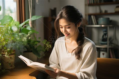 看书的女性高清图片下载 正版图片600860160 摄图网