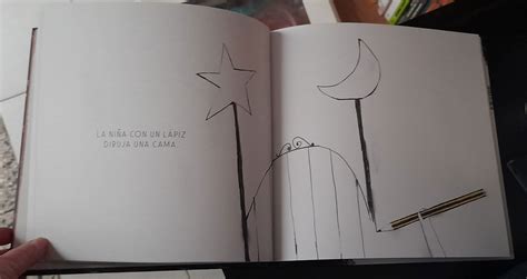 Una niña con un lápiz sutileza literaria para celebrar el tiempo especial de la niñez Infobae