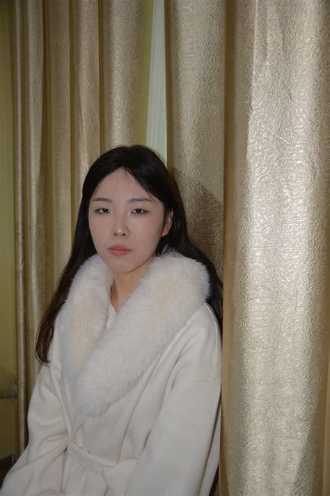 国模小凉大尺度人体私拍套图 4 312