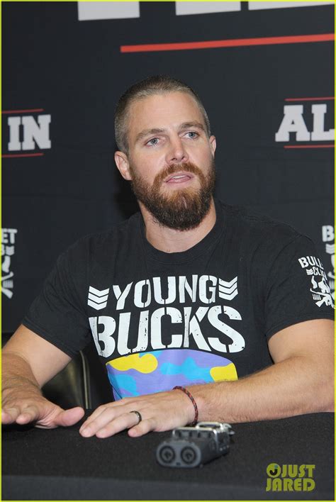 Photo Stephen Amell Shirtless Wrestling Match 15 Photo 4137866