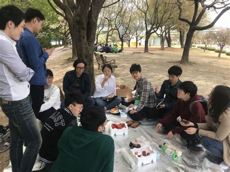 2018 4월 딸기파티 Gallery 카이스트 나노텍토닉스 연구실