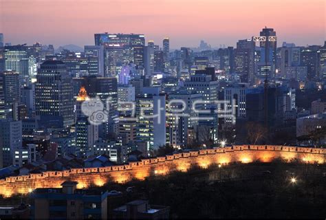 서울성곽 야경 빌딩 고층빌딩 도시 사진 이미지 일러스트 캘리그라피 프리이미지작가