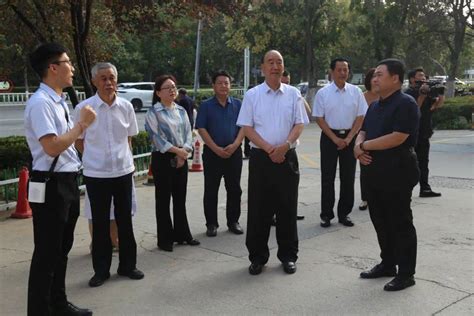 河南省慈善联合总会会长邓永俭到万安老年公寓视察“慈善助老健康港湾”项目情况工作老人漯河