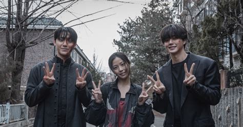 스위트홈3 이도현·고민시·송강 사이 좋은 브이