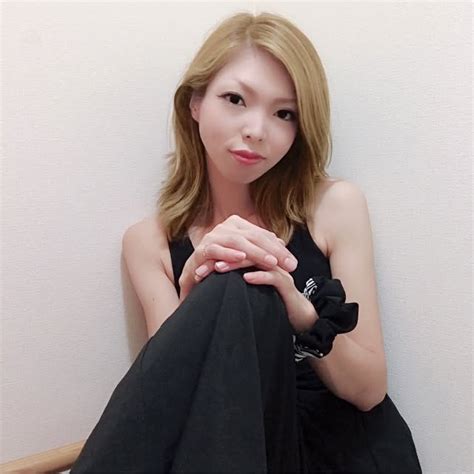 まさかコレで批判されるとは🥲 言いたいこと言うだけ言ってコメント消したり ブロックしてきたり色々やねー。 13年前、たまたまバッサリ切る時に