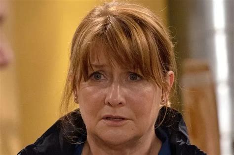 Emmerdales Wendy Posner Actress Saved By Phone Call After Death Of