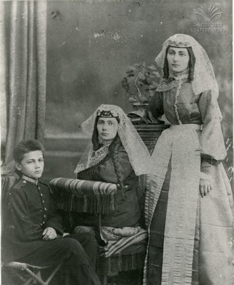 Iverieli ნინო ჭავჭავაძე ქალიშვილთან და დასთან ელისაბედ ლიზა გრიგოლის ას ჭავჭავაძე