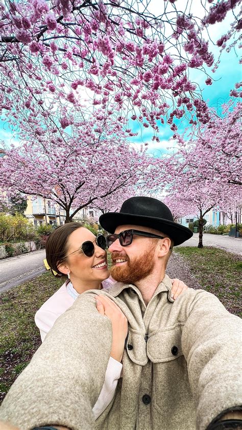 Couple Pose Ideas For Romantic Selfies