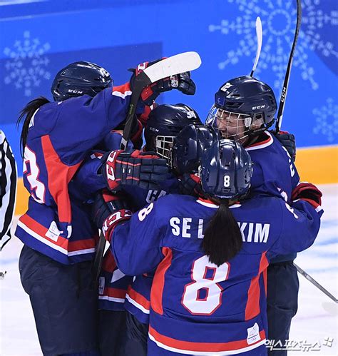 女아이스하키 단일팀 드디어 터진 첫 골 포토