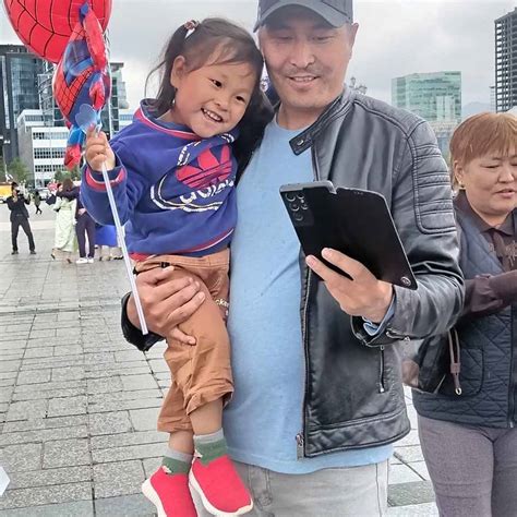 Хүүхдийн шилдэг 25 дууны үг Бүх хайраа гэр бүлдээ Facebook