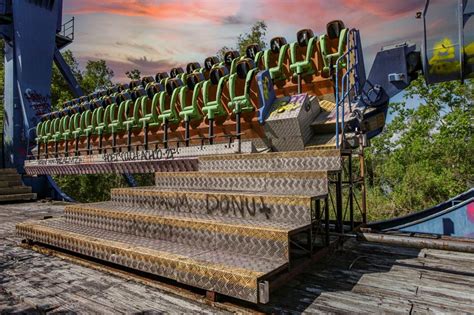 Tour This Abandoned Six Flags Theme Park In Louisiana