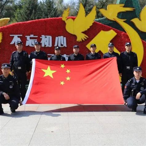 节日我在岗｜与国旗同框 为平安护航森林向祖国林区