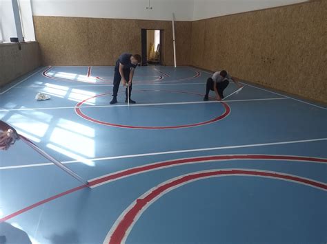 Разметка спортивного линолеума в спортзале школы Разметка дорог установка дорожных знаков в