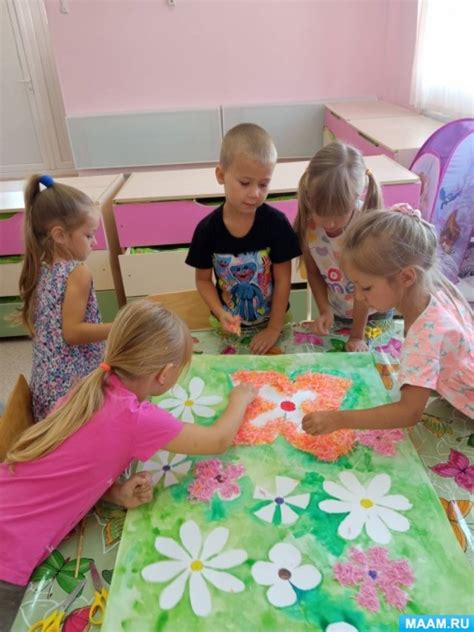 Коллективная работа по аппликации из вязальных ниток «Прощай лето Фотоотчет 4 фото